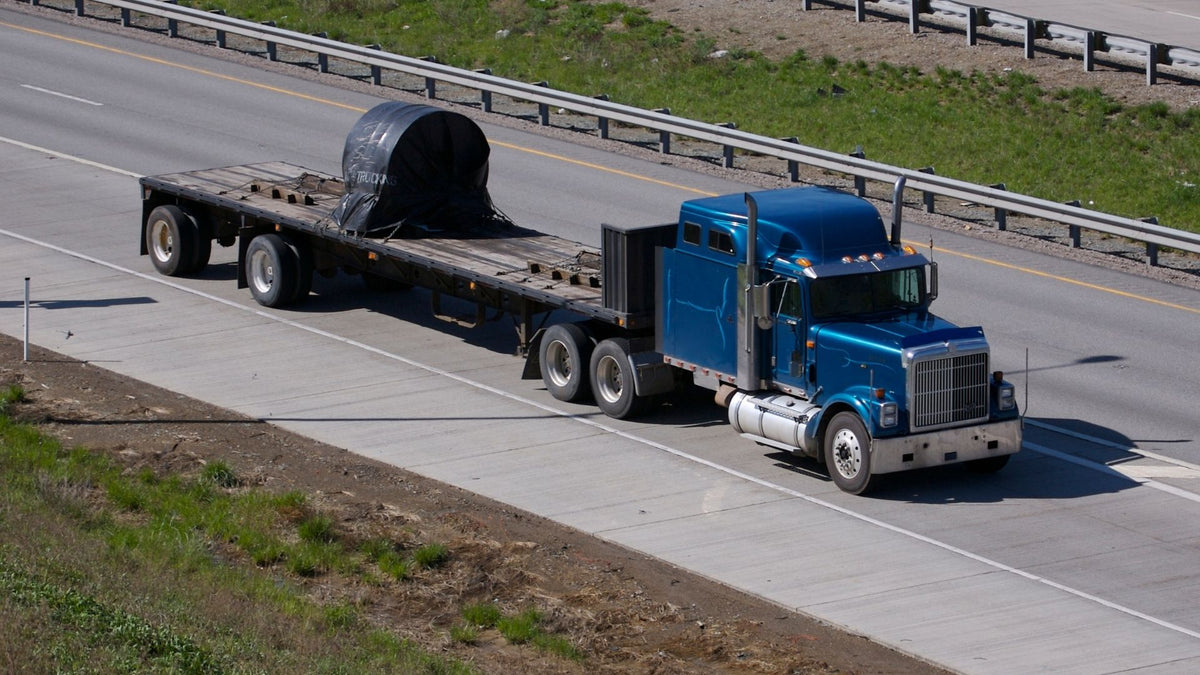 5 Common Uses of Flatbed Trucks — TarpHaus